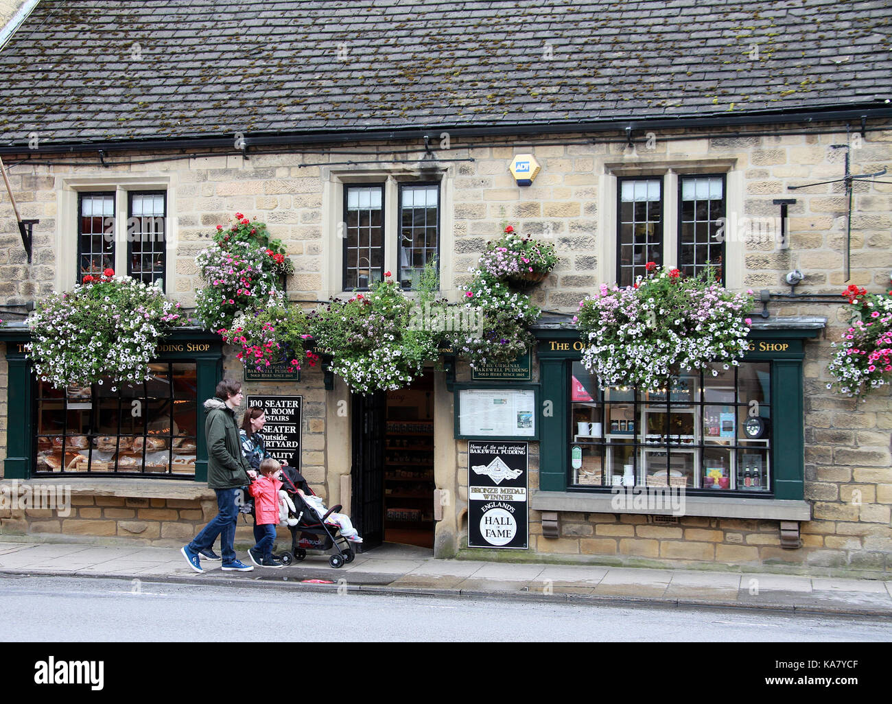 Old english cake shop hi-res stock photography and images - Alamy