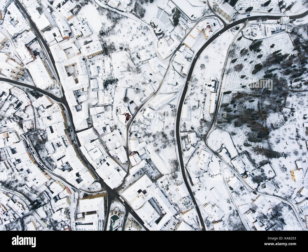 Small town neighborhood trees covered hi-res stock photography and ...