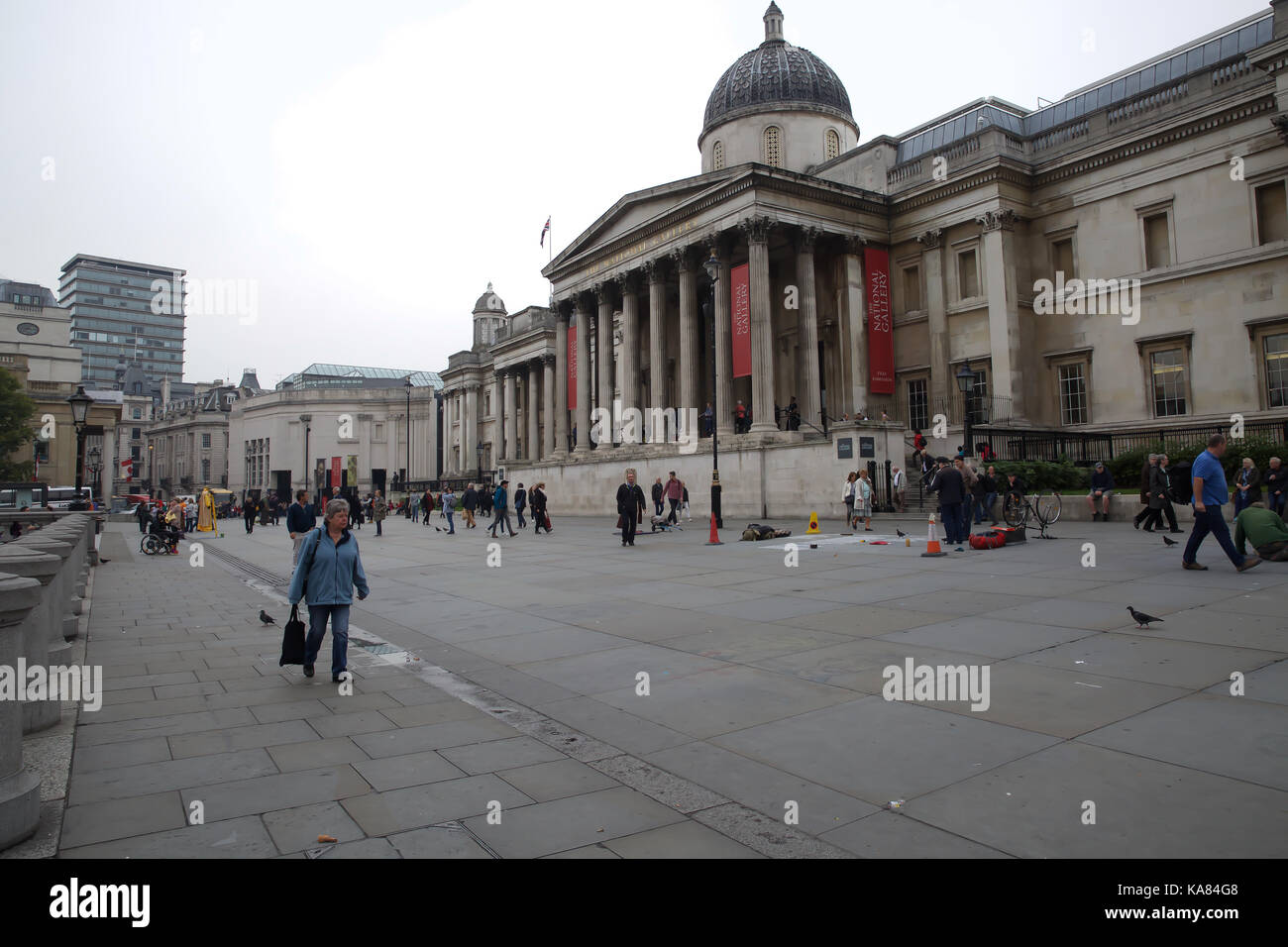 London, UK. 25th Sep, 2017. UK Weather. Dark and dismal start to Autumn ...