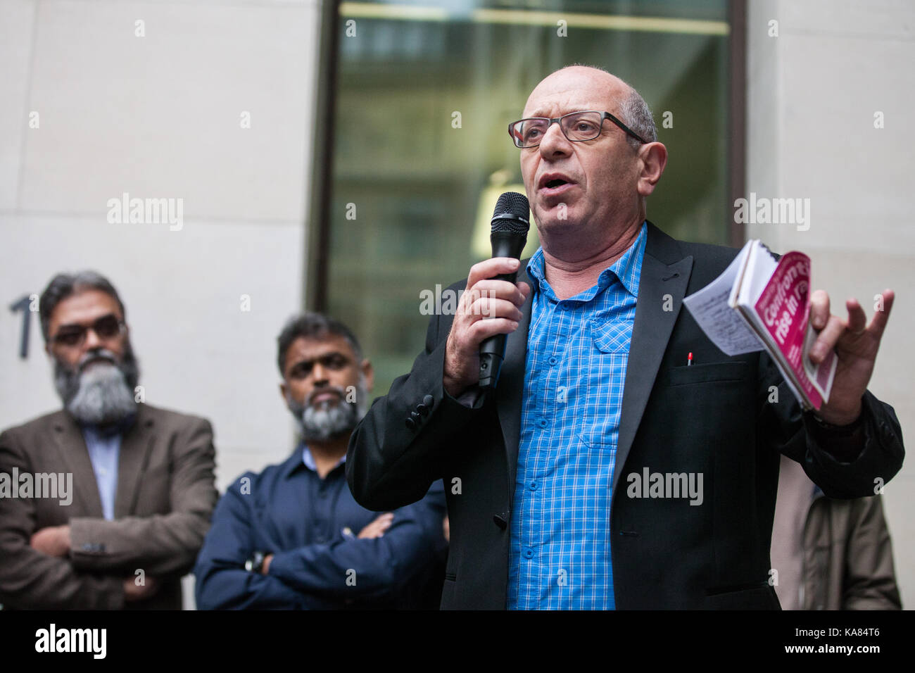 London, UK. 25th Sep, 2017. Rob Ferguson of Stand Up To Racism speaks ...