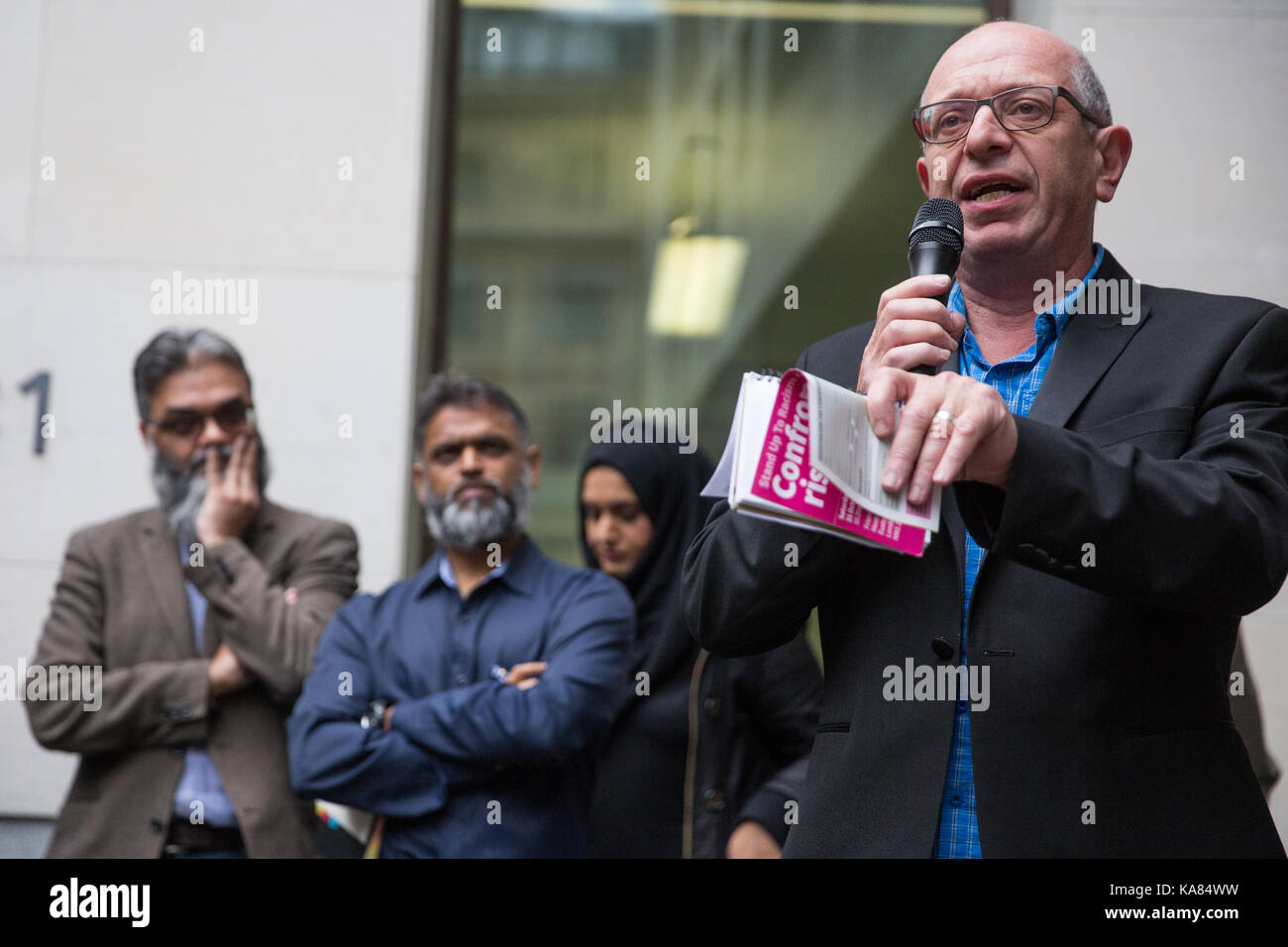 London, UK. 25th Sep, 2017. Rob Ferguson of Stand Up To Racism speaks ...