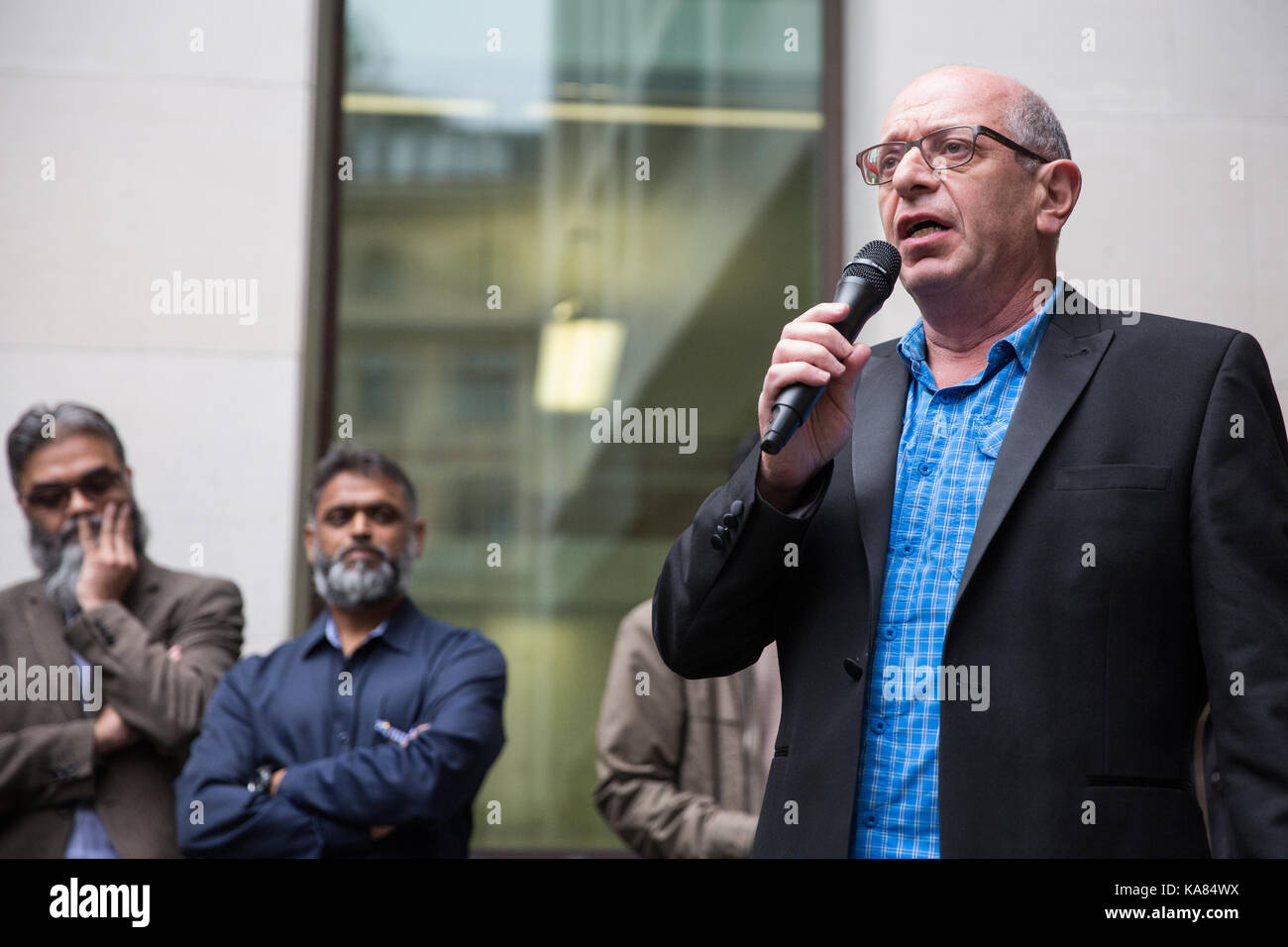 London, UK. 25th Sep, 2017. Rob Ferguson of Stand Up To Racism speaks ...