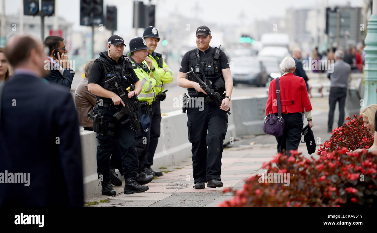 Brighton, UK. 25th Sep, 2017. Armed police on patrol along Brighton ...
