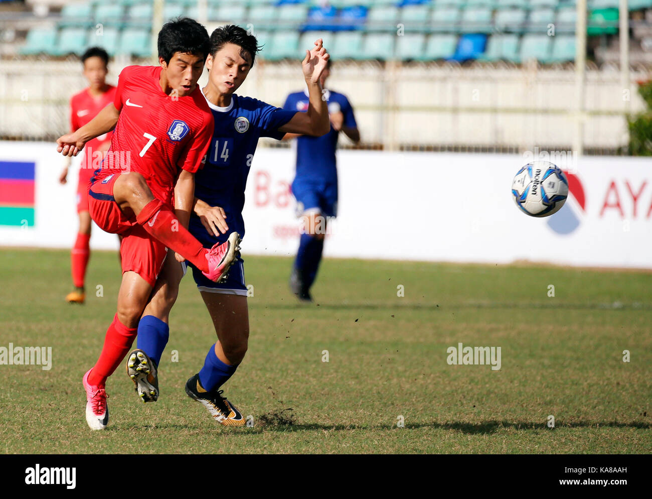 Yangon, Myanmar. 25th Sep, 2017. Paik Sanghoon (L) of South Korea ...