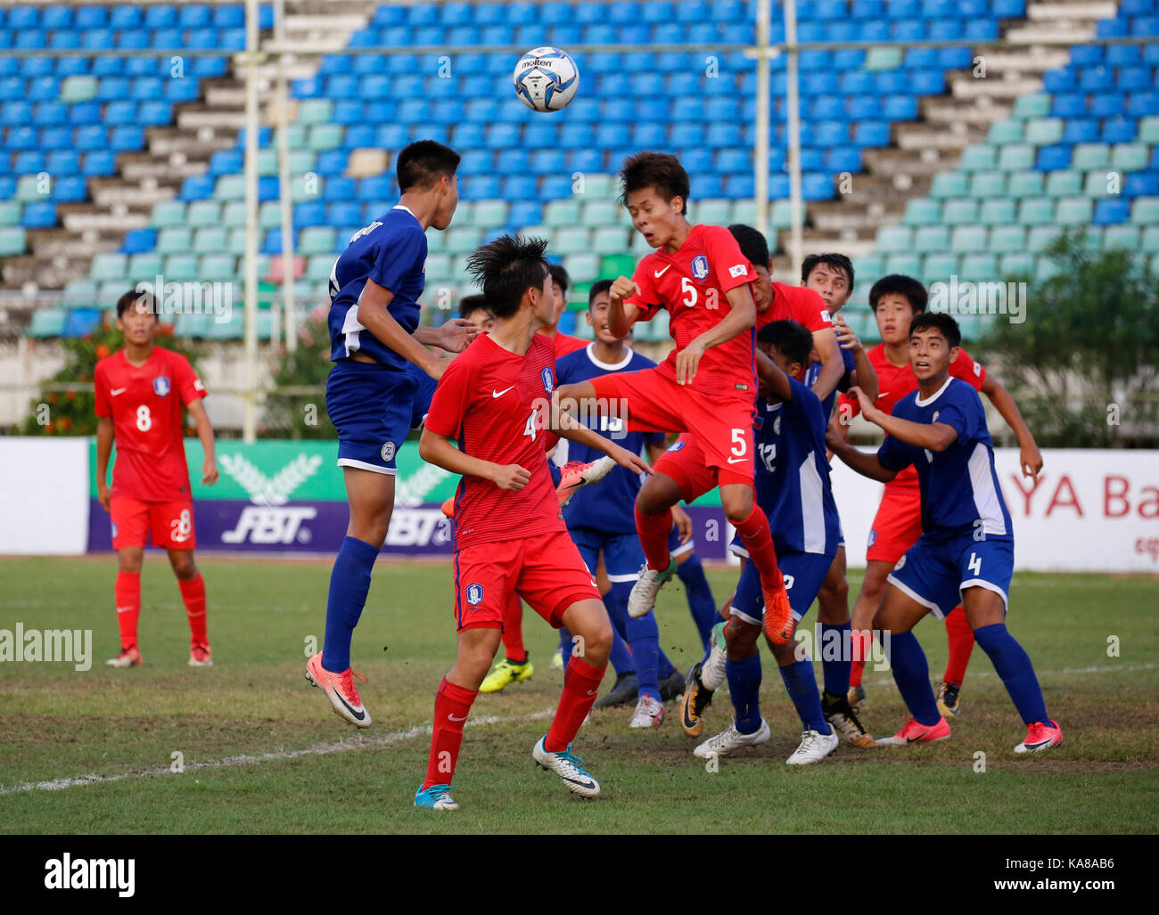 Yangon, Myanmar. 25th Sep, 2017. Lee Junsuk (top R) of South Korea ...