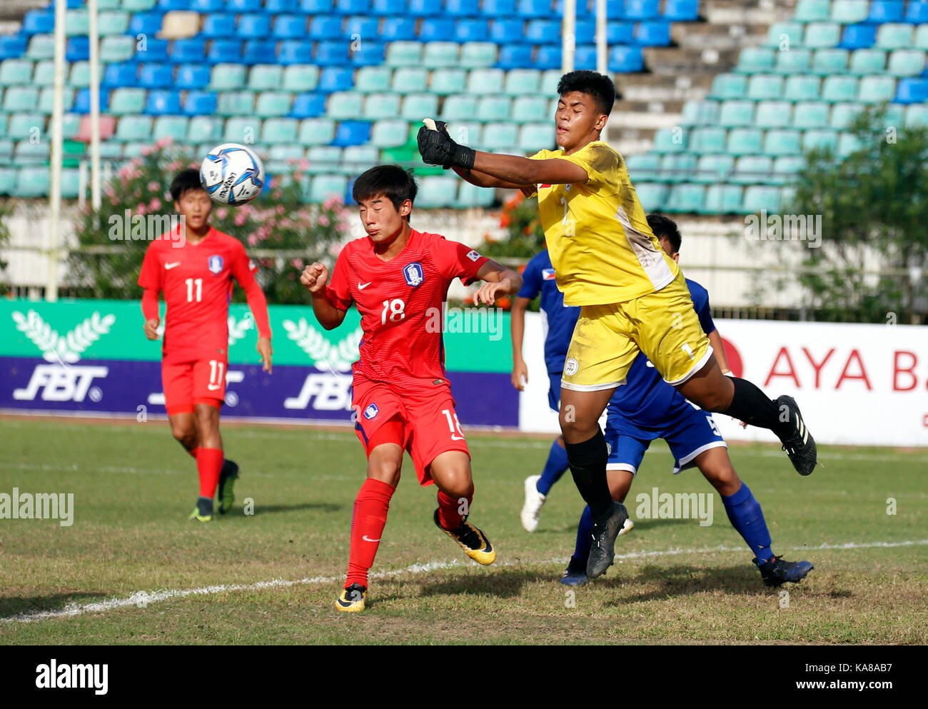 Yangon, Myanmar. 25th Sep, 2017. Goalkeeper Enrico Mangaoang (front) of ...