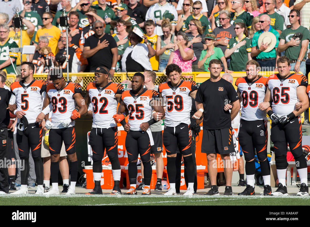 Green Bay, USA. 24th Sep, 2017. Cincinnati players lock arms during the ...
