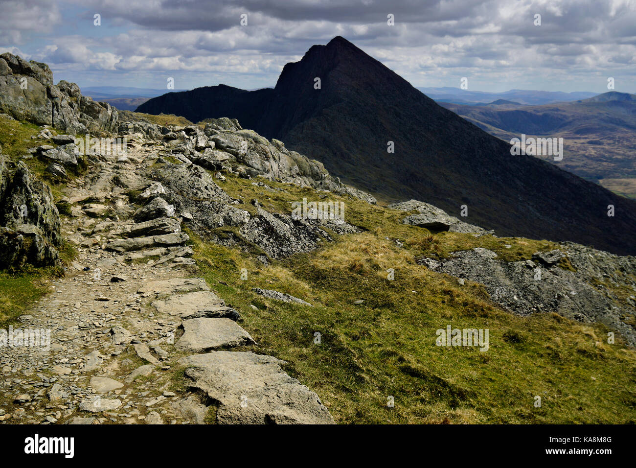 Approaching Y Lliwedd Stock Photo - Alamy