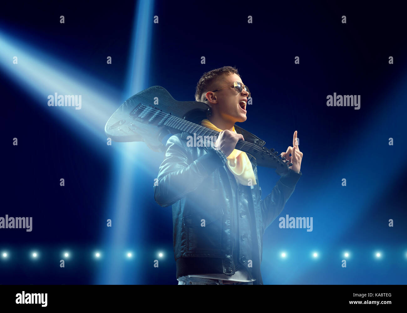 Rock star on stage hi-res stock photography and images - Alamy