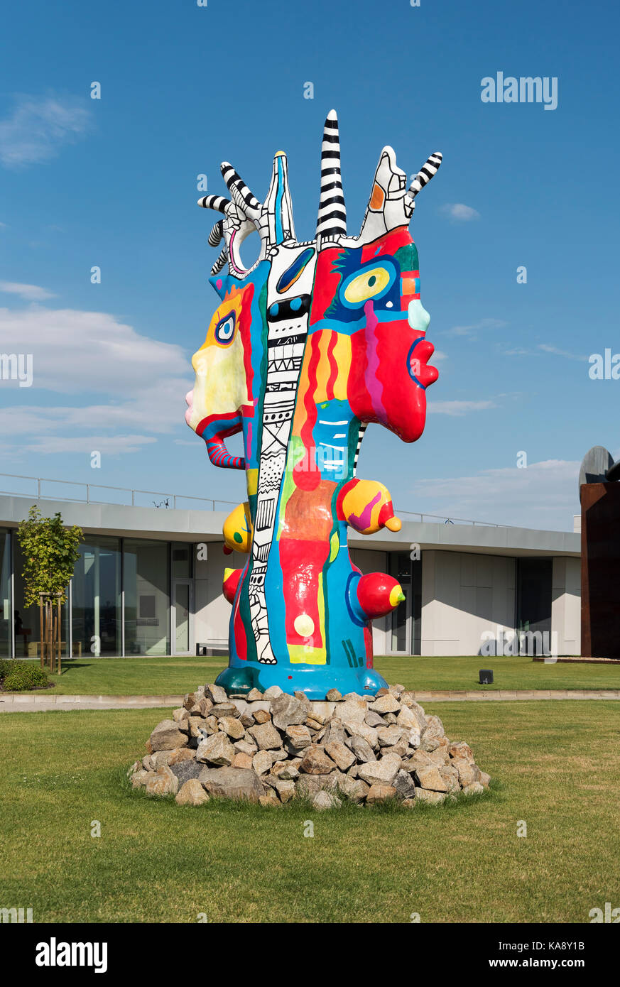 Smiling faces hi-res stock photography and images - Alamy