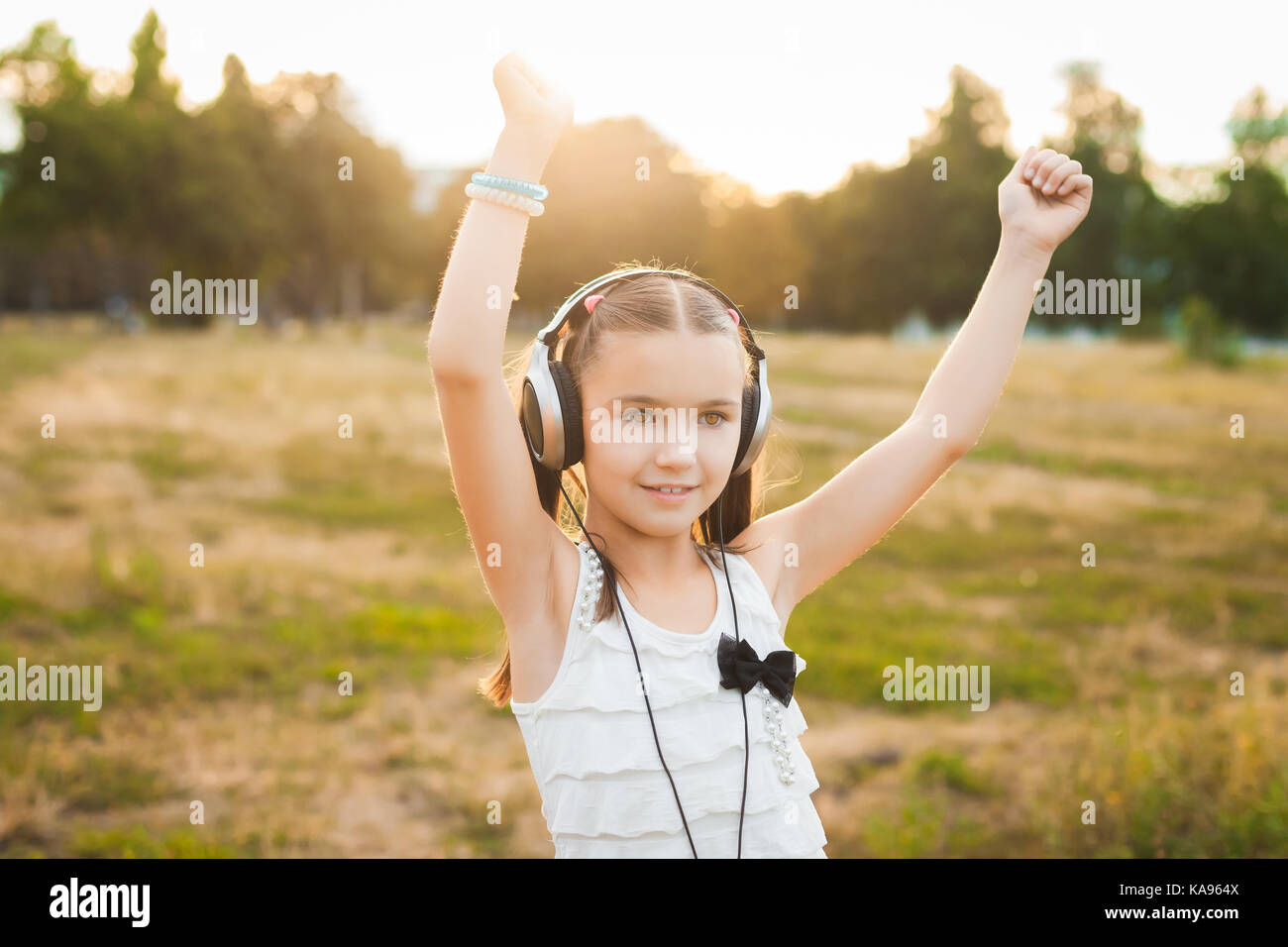 pretty girl listening music and dancing Stock Photo - Alamy