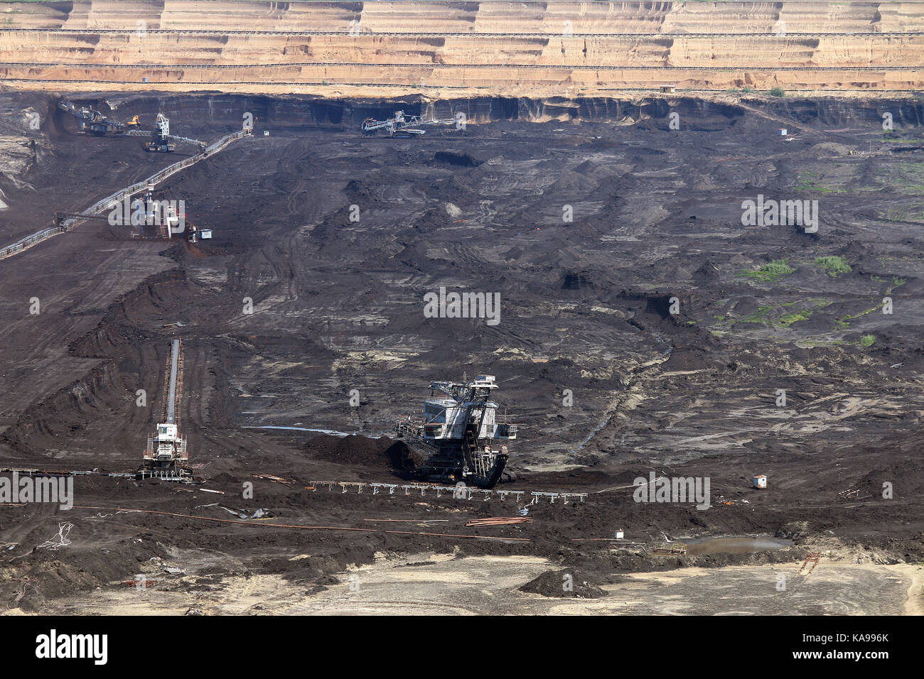 excavator digging and mining on open coal mine Stock Photo - Alamy