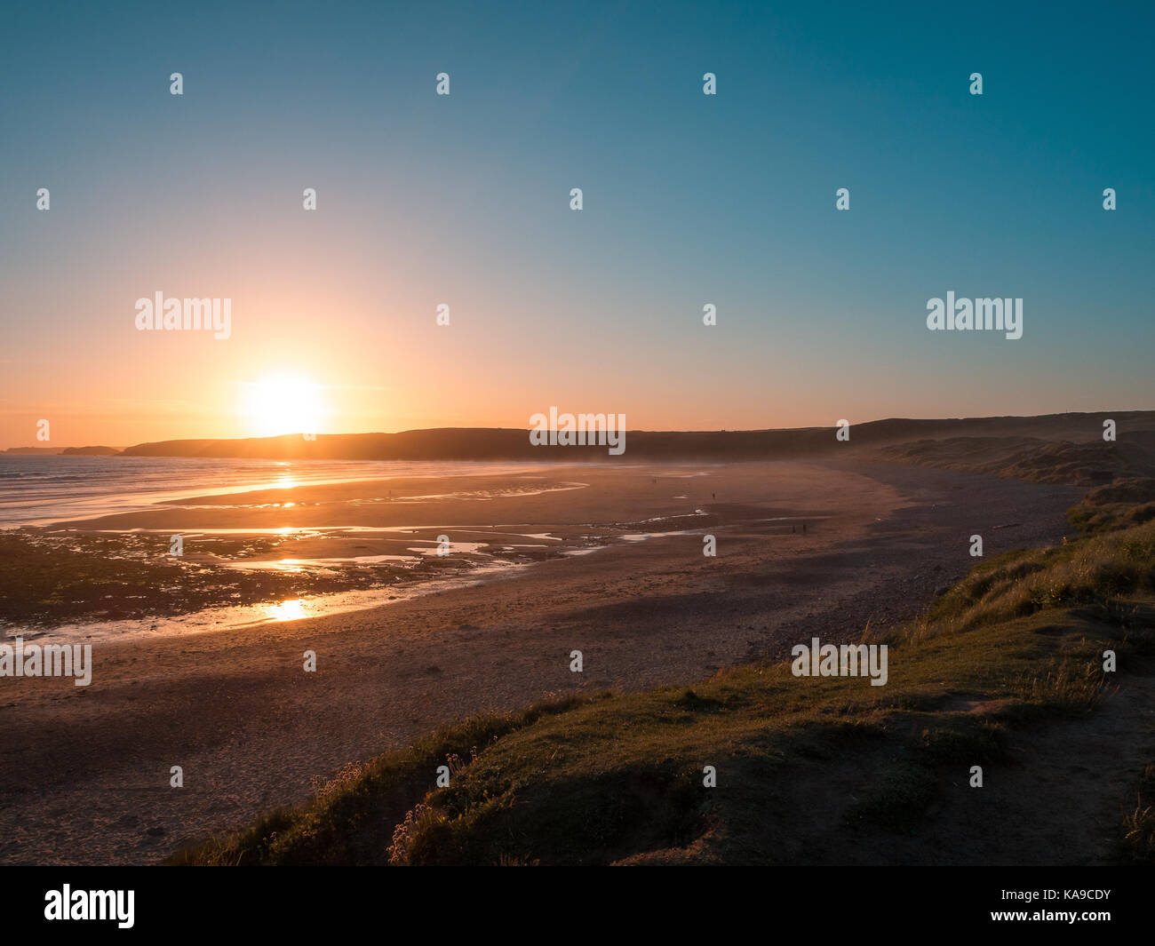 Sunset on remote beach hi-res stock photography and images - Alamy