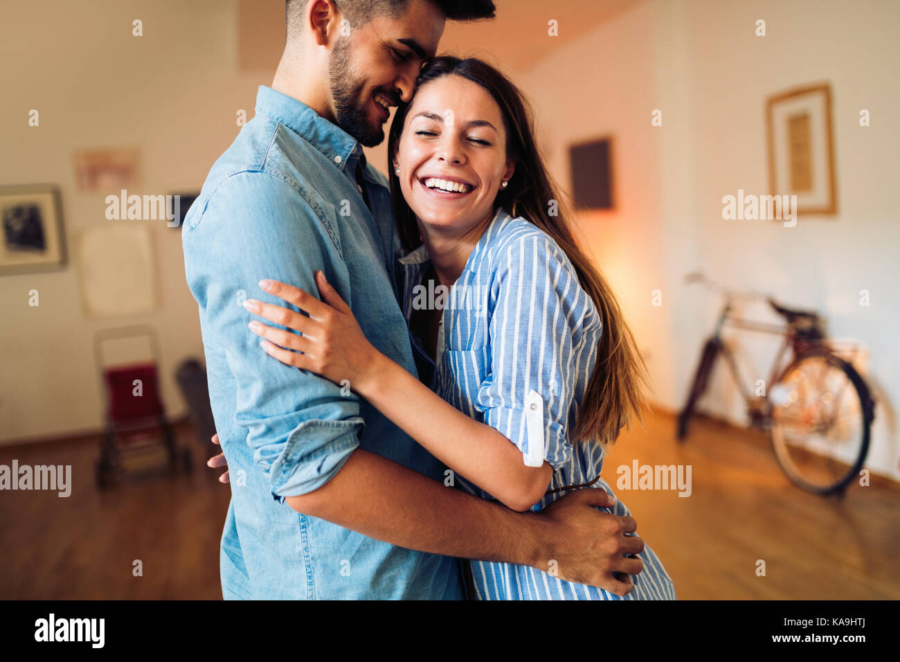 Man woman couple hugging other hi-res stock photography and images - Alamy