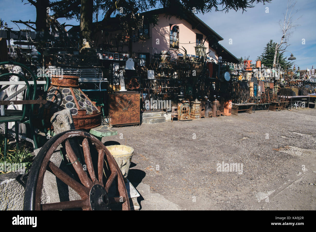 Old fashioned market stall hi-res stock photography and images - Alamy