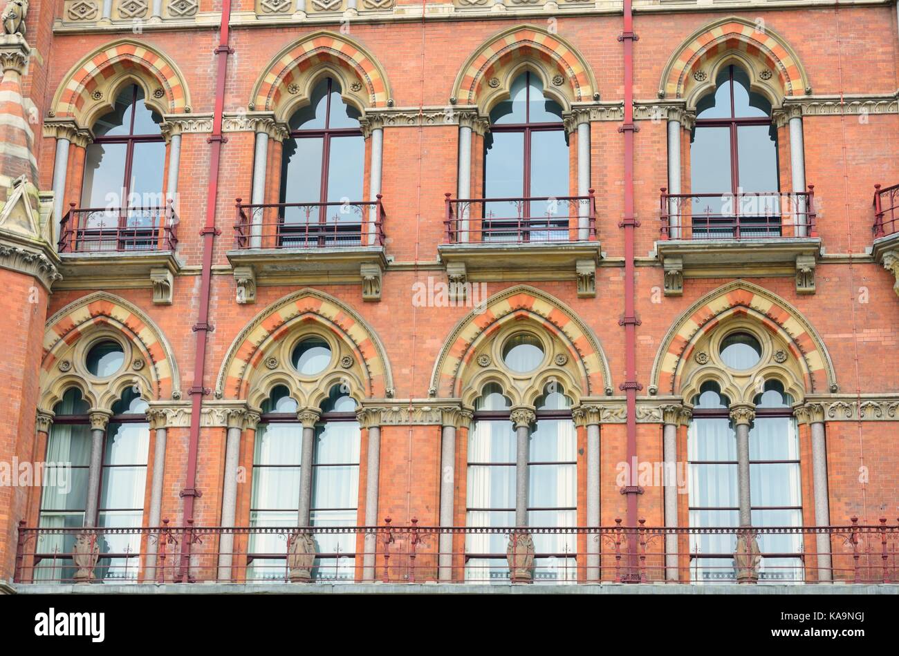 Victorian windows hi-res stock photography and images - Alamy
