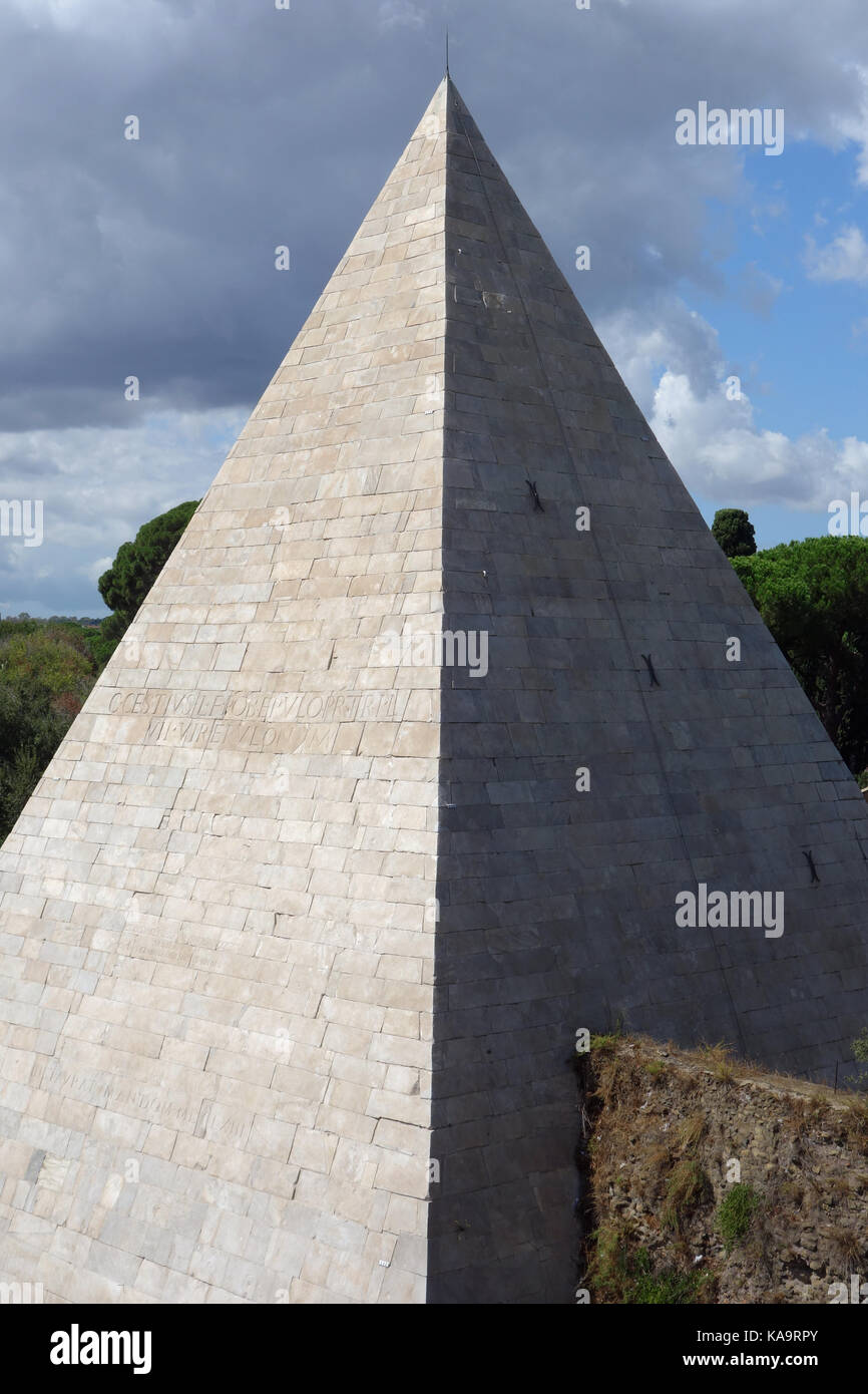 The Pyramid of Cestius ancient roman monument in Rome, Italy Stock ...
