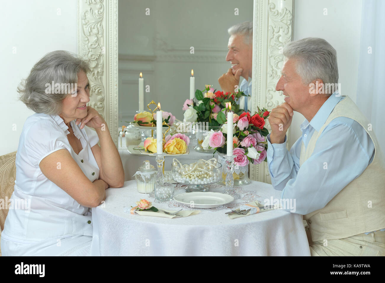 Elderly couple dining table hi-res stock photography and images - Alamy