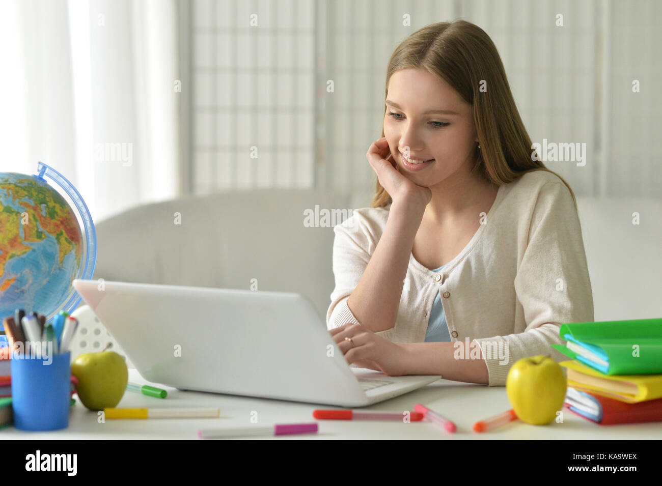 teen girl using laptop Stock Photo - Alamy