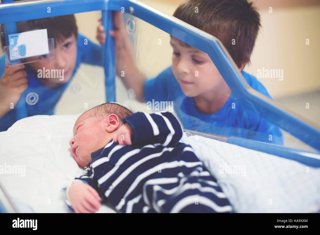 New born baby hospital crib hi-res stock photography and images - Alamy