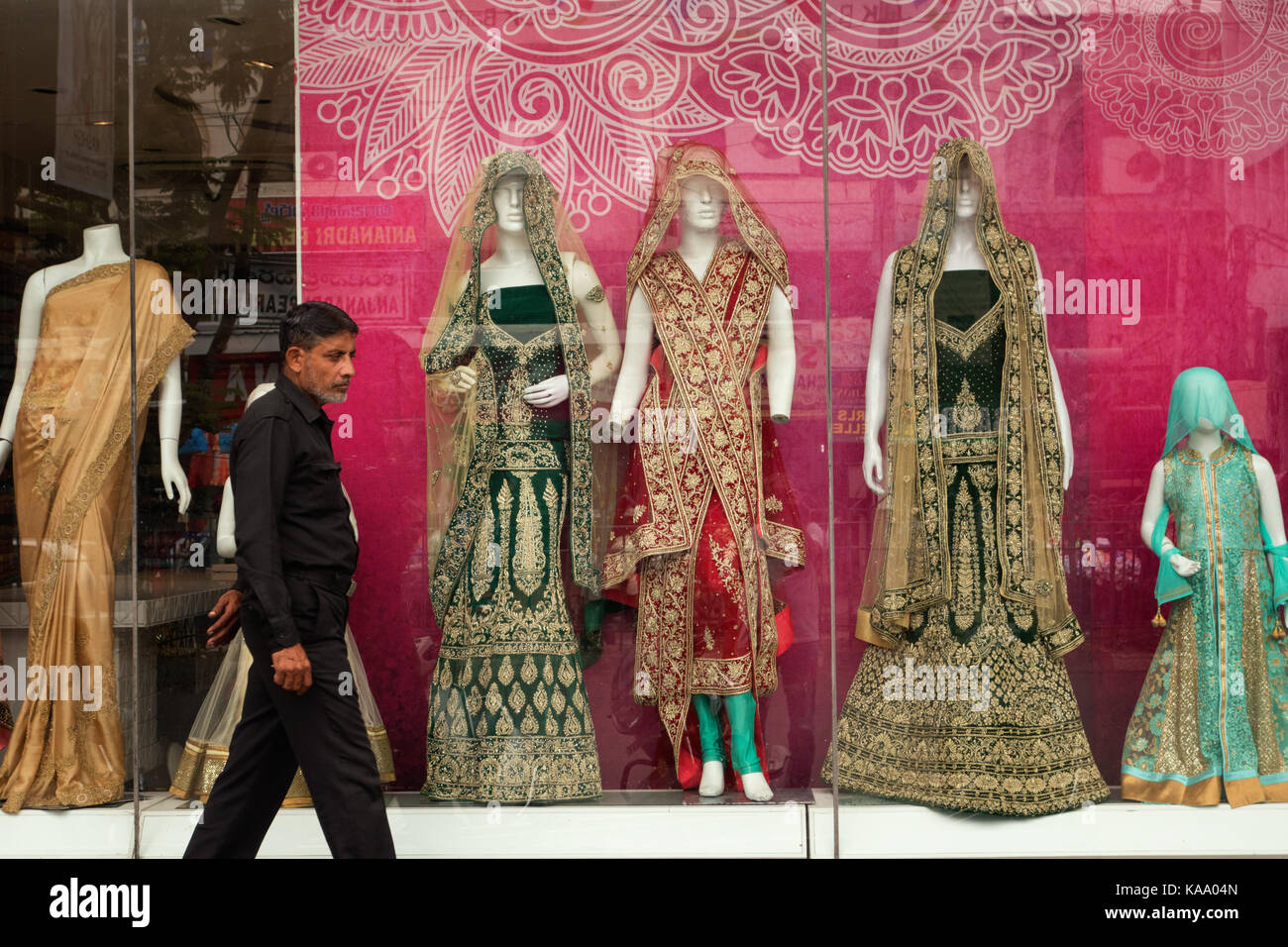 Indian man security guard dummy hi-res stock photography and images - Alamy