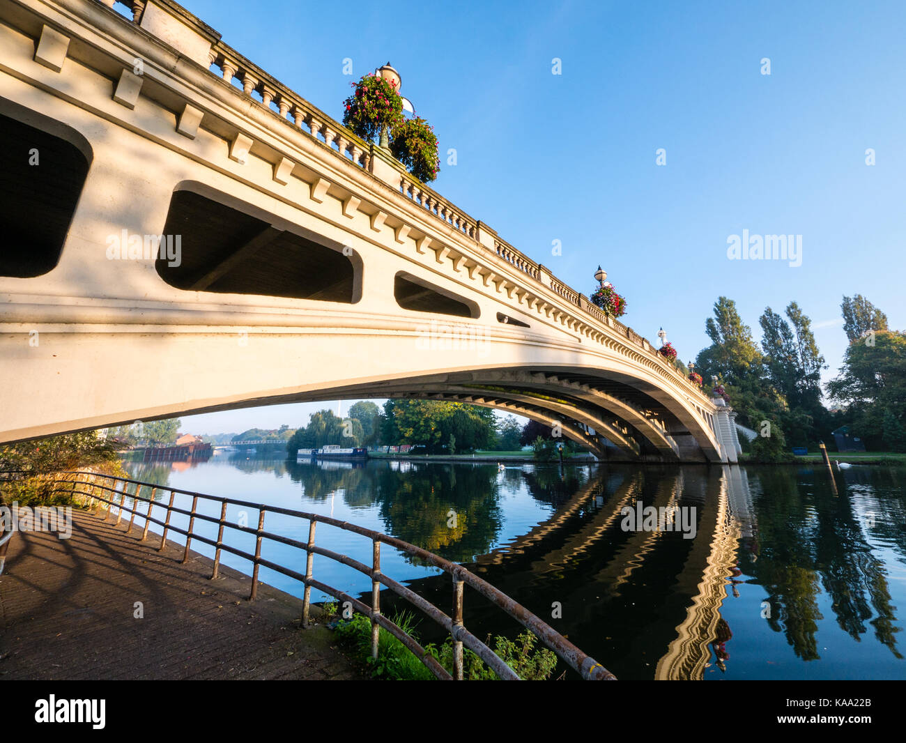 Reading Bridge, River Thames, crossing from Reading to Caversham ...