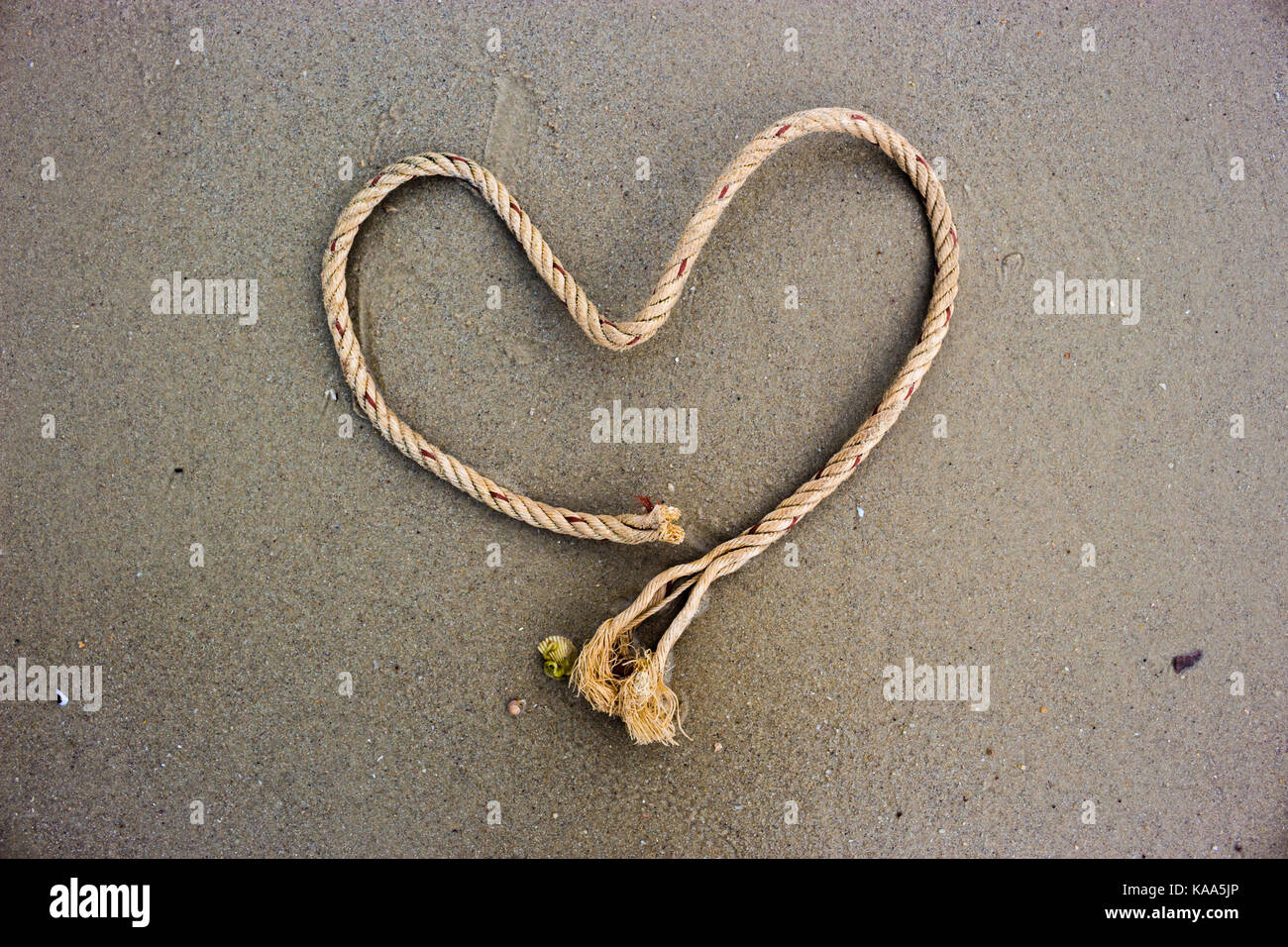 Rope heart-shaped on the beach Stock Photo - Alamy