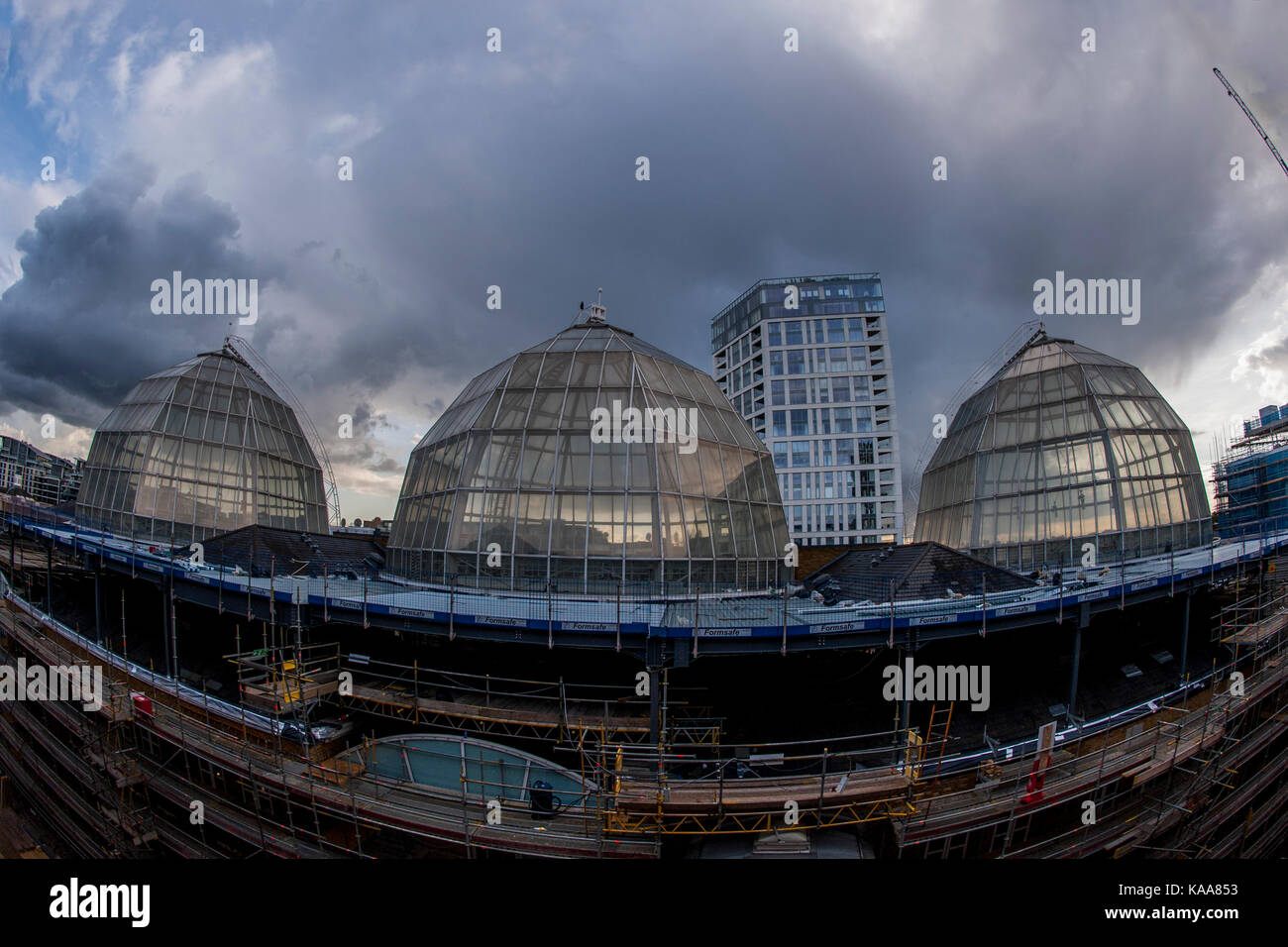 Chelsea harbour design centre hi-res stock photography and images - Alamy
