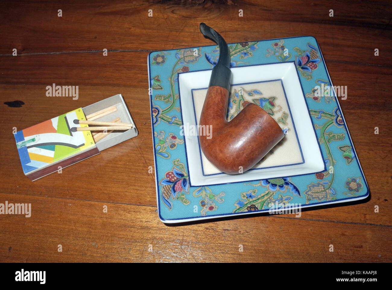 Pipe matches box hi-res stock photography and images - Alamy