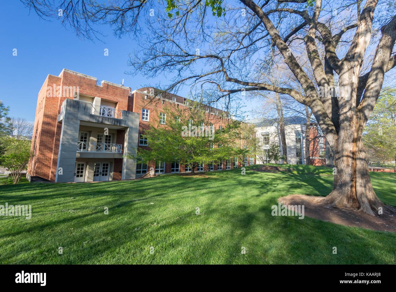 Chemical Engineering Research Building at the University of Virginia in ...