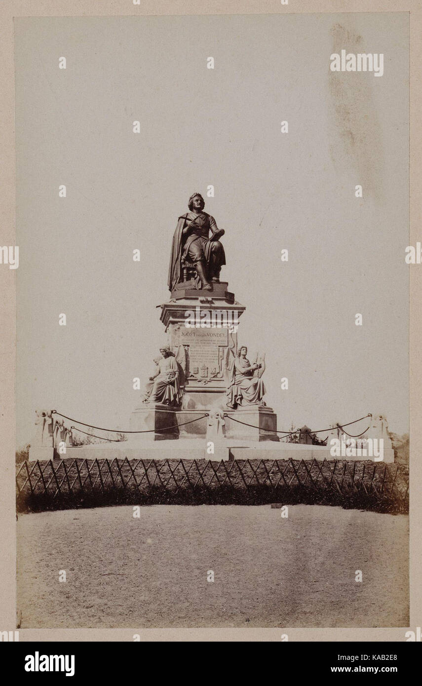 Standbeeld Vondel Het Standbeeld van Joost van den Vondel in het ...
