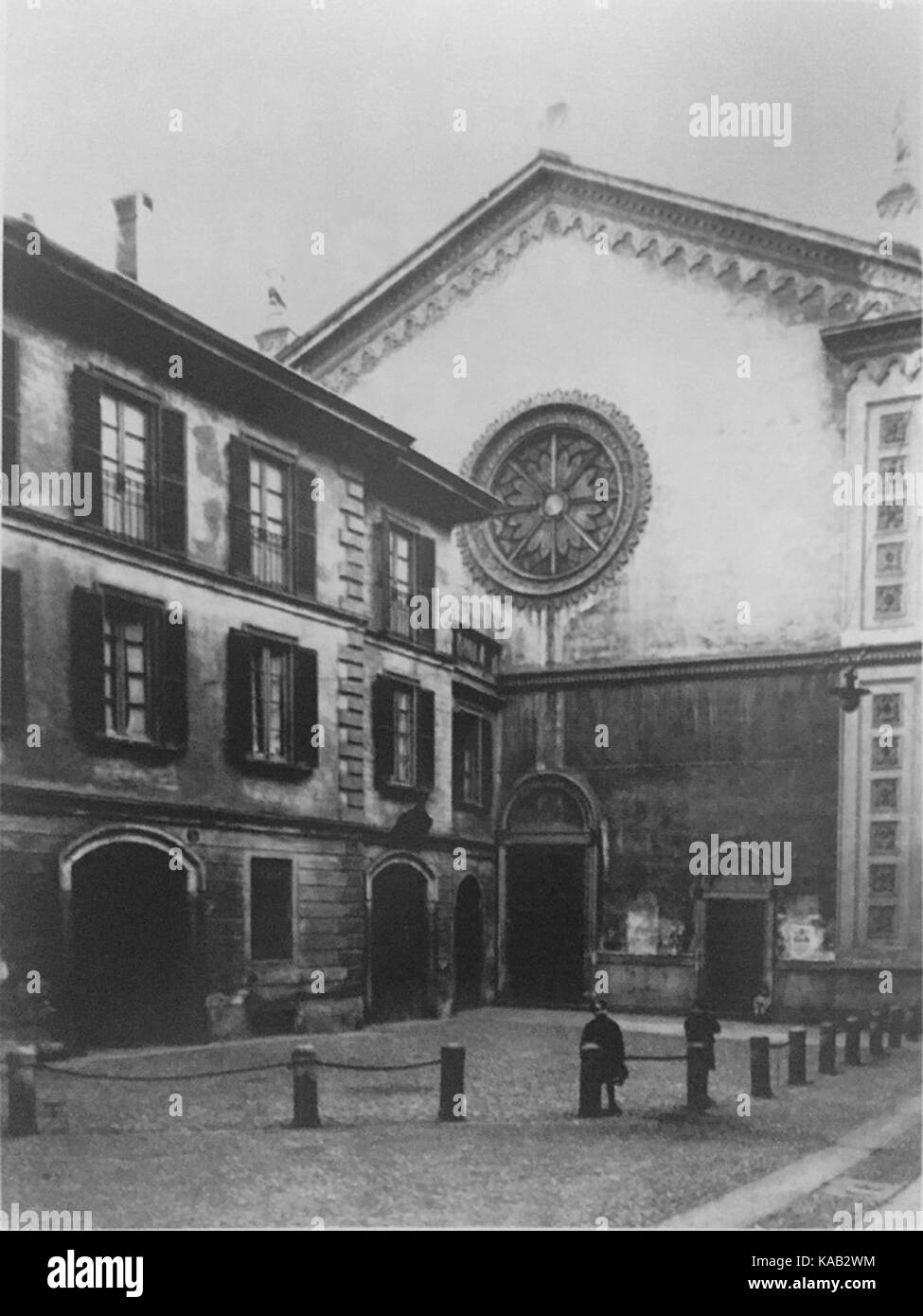 Urban architecture piazza santa Black and White Stock Photos & Images ...