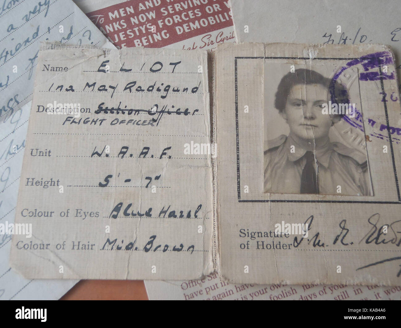 Tessera di riconoscimento di Eliot Ina May Radigund pilota negli ATA ...