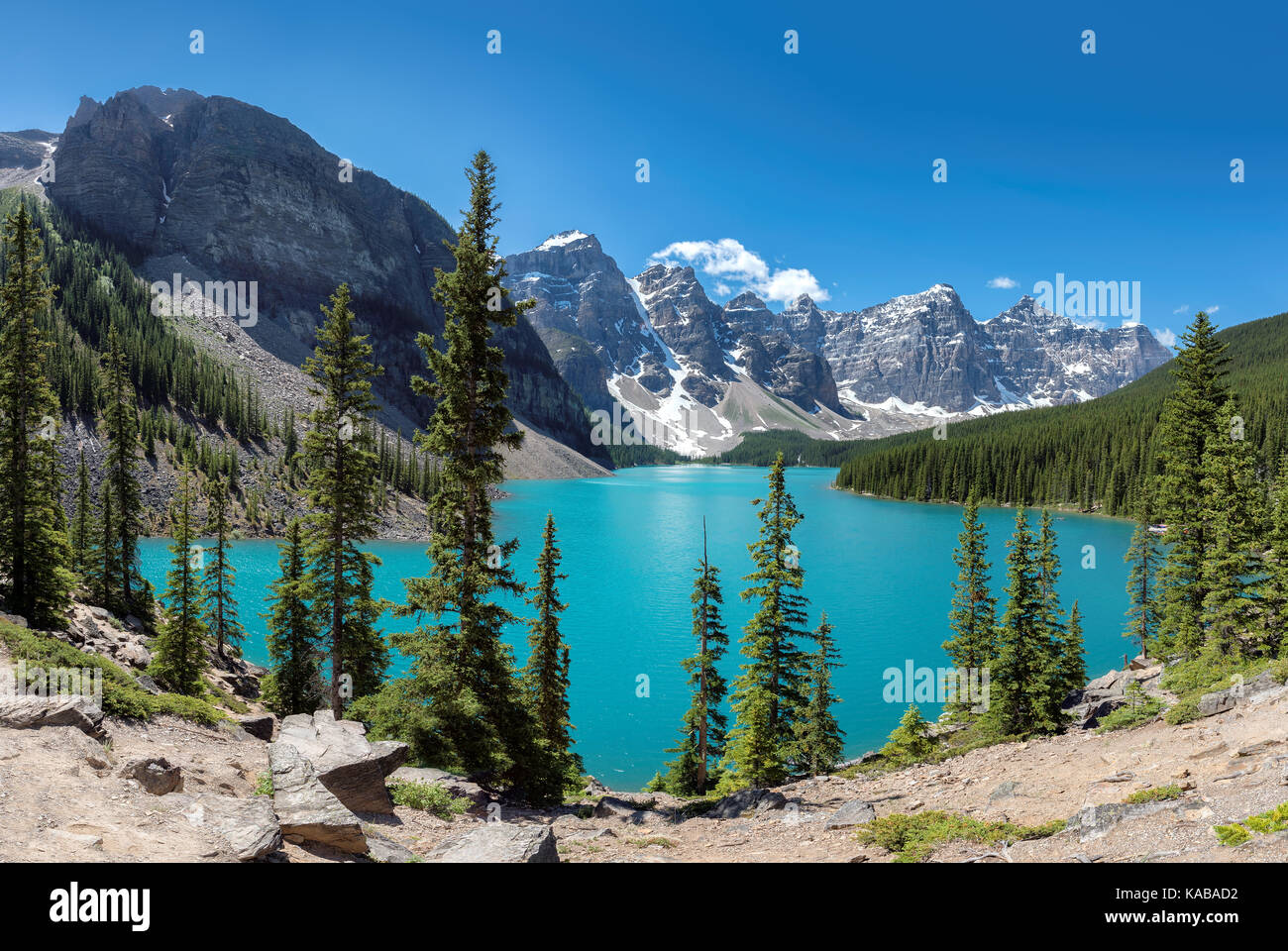 Panoramic view of turquoise Moraine Lake in Banff National Park, Canada ...