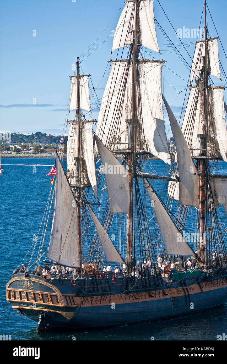 Tall sailing ship hms surprise hi-res stock photography and images - Alamy