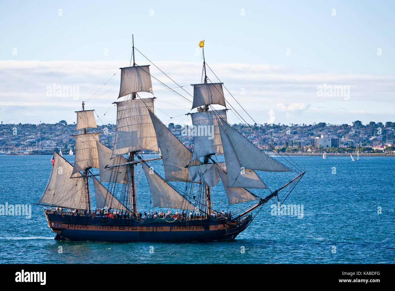18th century ship full sail hi-res stock photography and images - Alamy