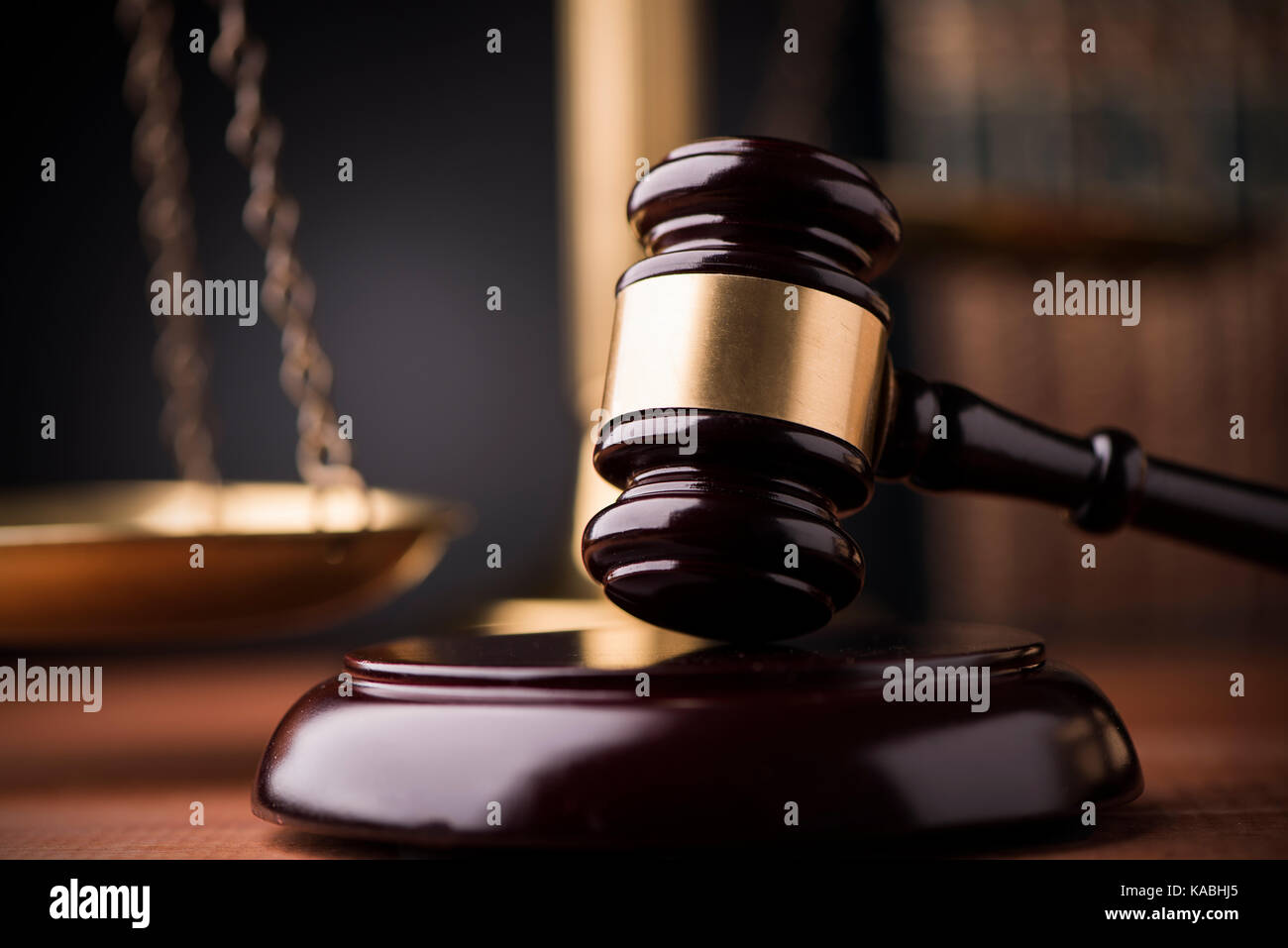 Law scales and wooden gavel Stock Photo - Alamy