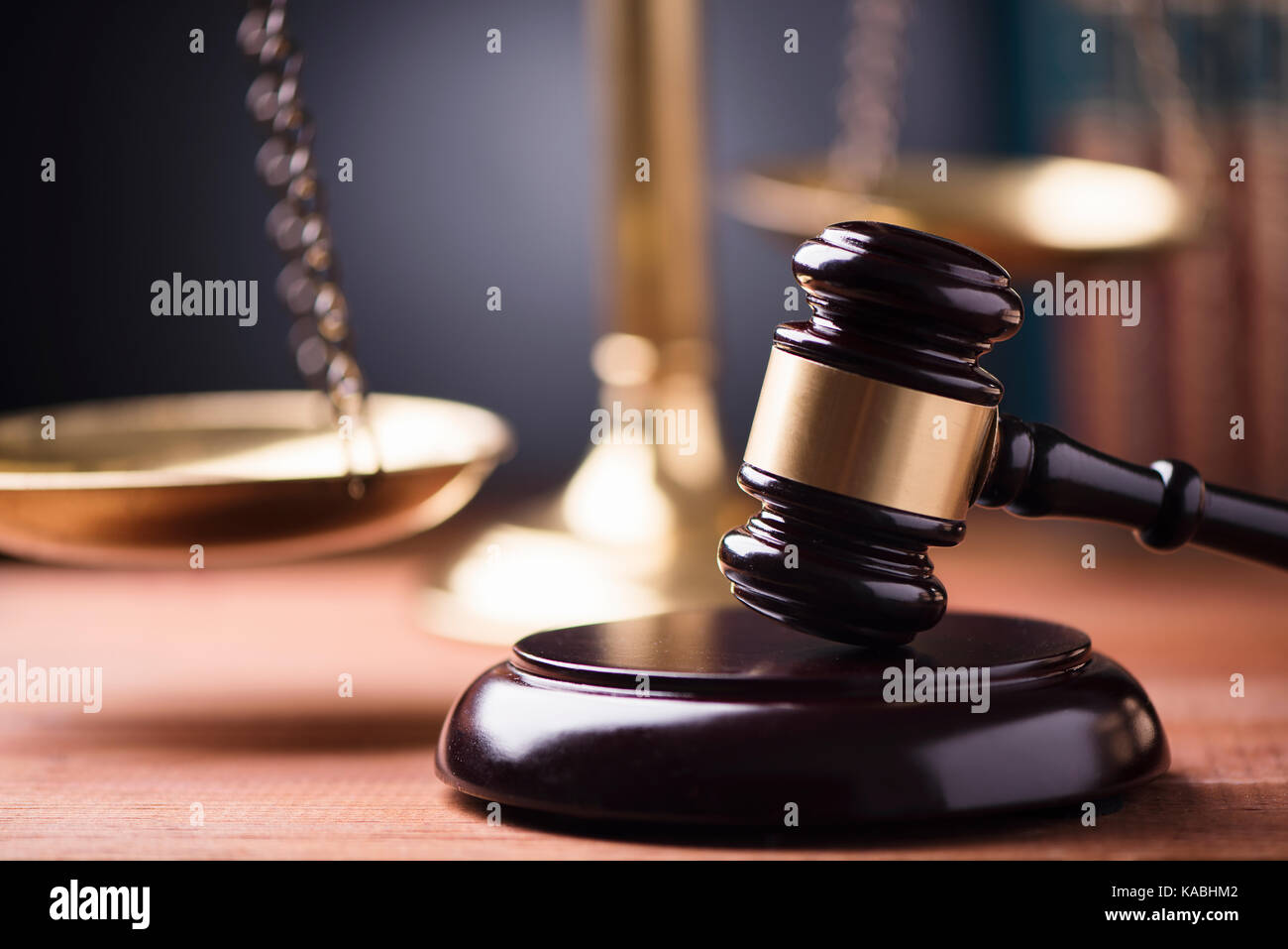 Law scales and wooden gavel Stock Photo - Alamy