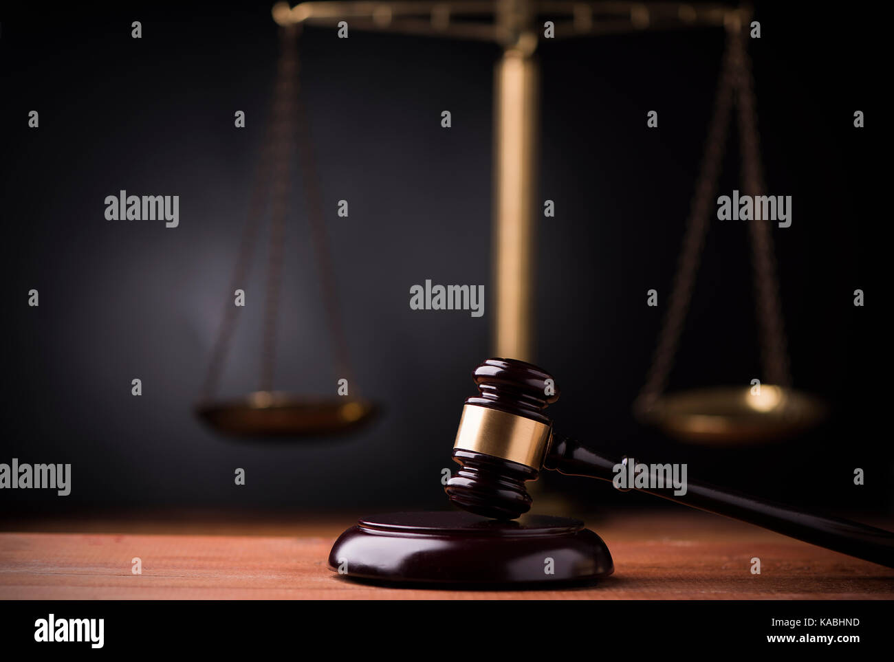 Law scales and wooden gavel Stock Photo - Alamy