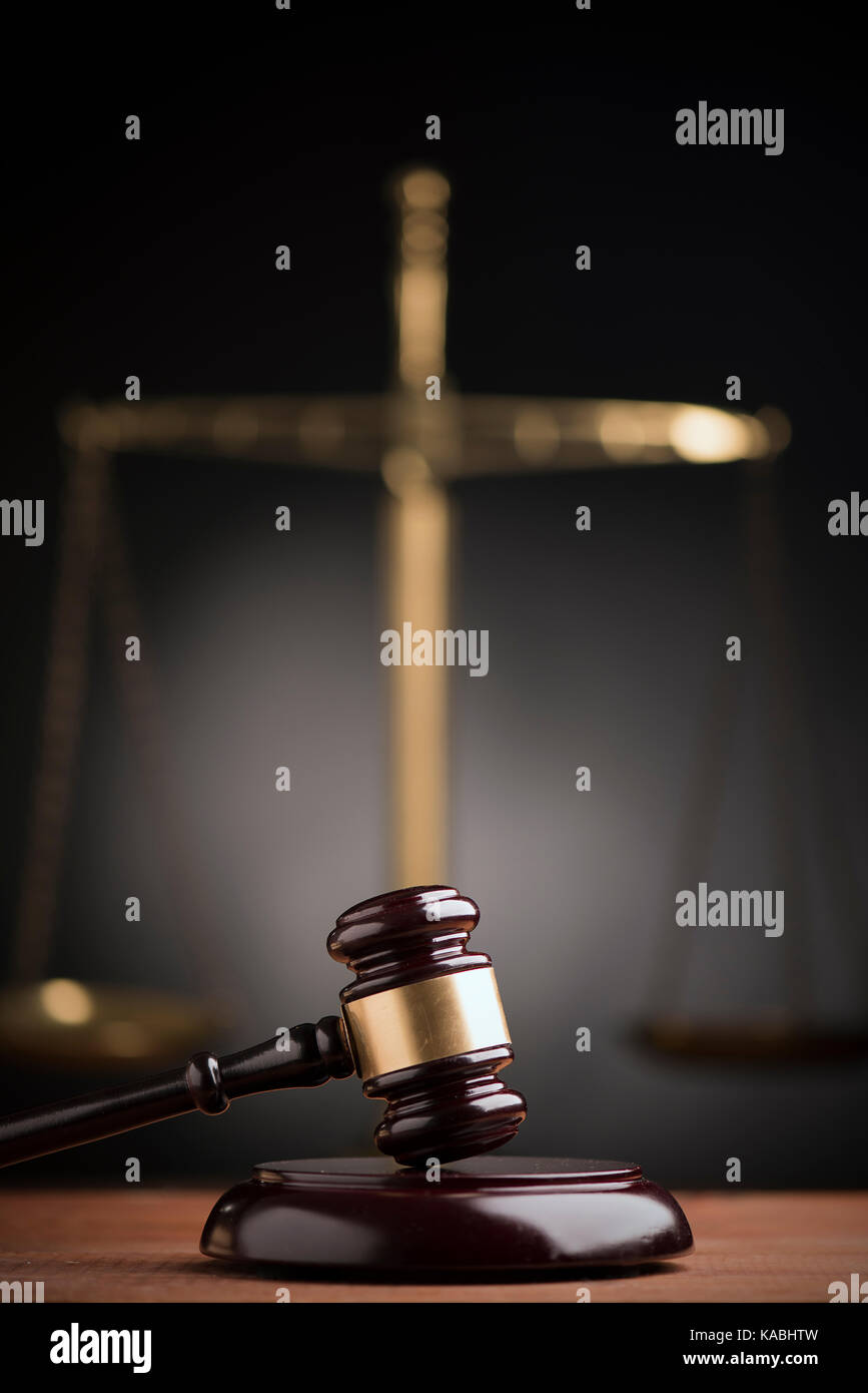 Law scales and wooden gavel Stock Photo - Alamy