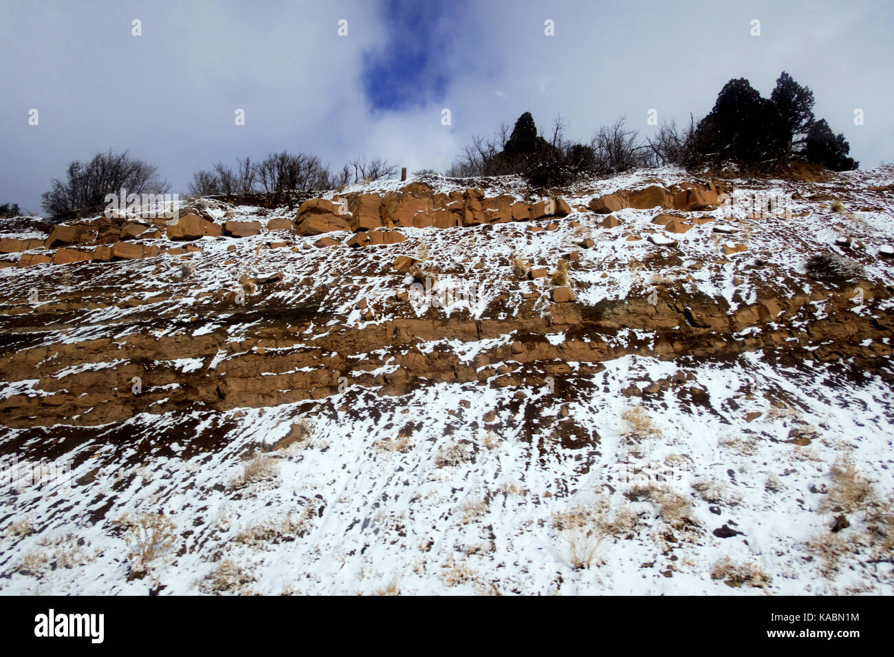 Snow covered rock wall hi-res stock photography and images - Alamy