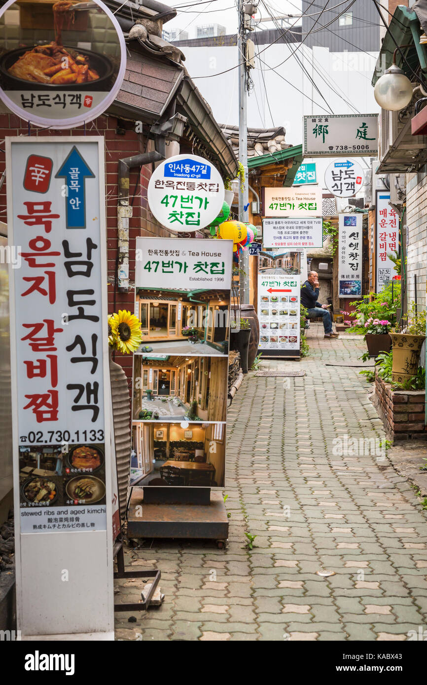 An outdoor street restaurand along Insadong-gil street in the Insadong ...