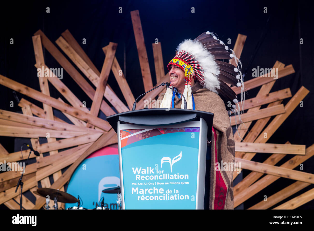 Eagle feathers hi-res stock photography and images - Alamy