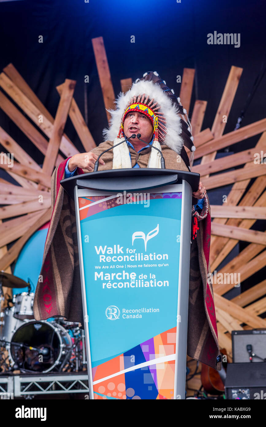 Eagle feathers hi-res stock photography and images - Alamy