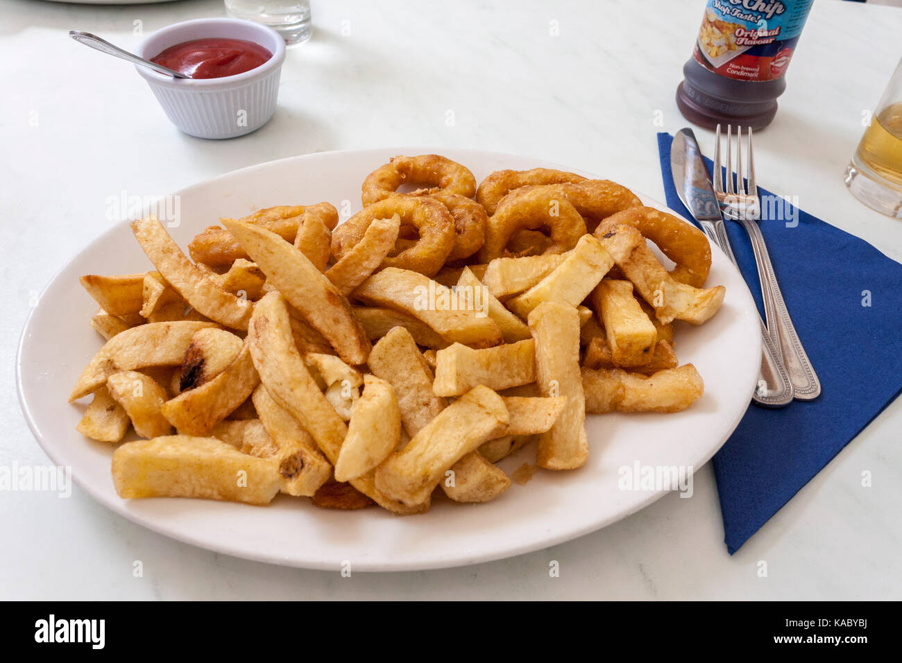Chips restaurant plate hi-res stock photography and images - Alamy