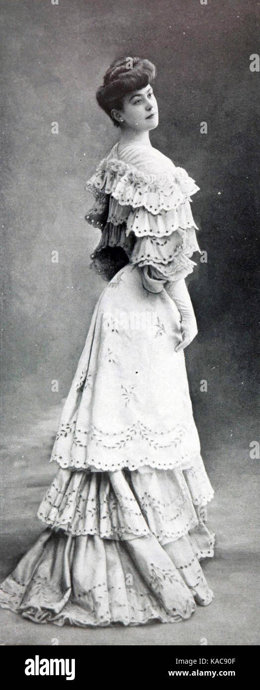 Robe de diner par Redfern 1904 cropped Stock Photo - Alamy