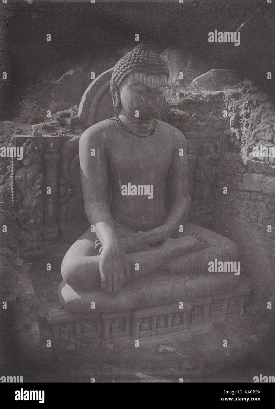 Statue of Buddha at Kauwa Dol Hill Stock Photo - Alamy