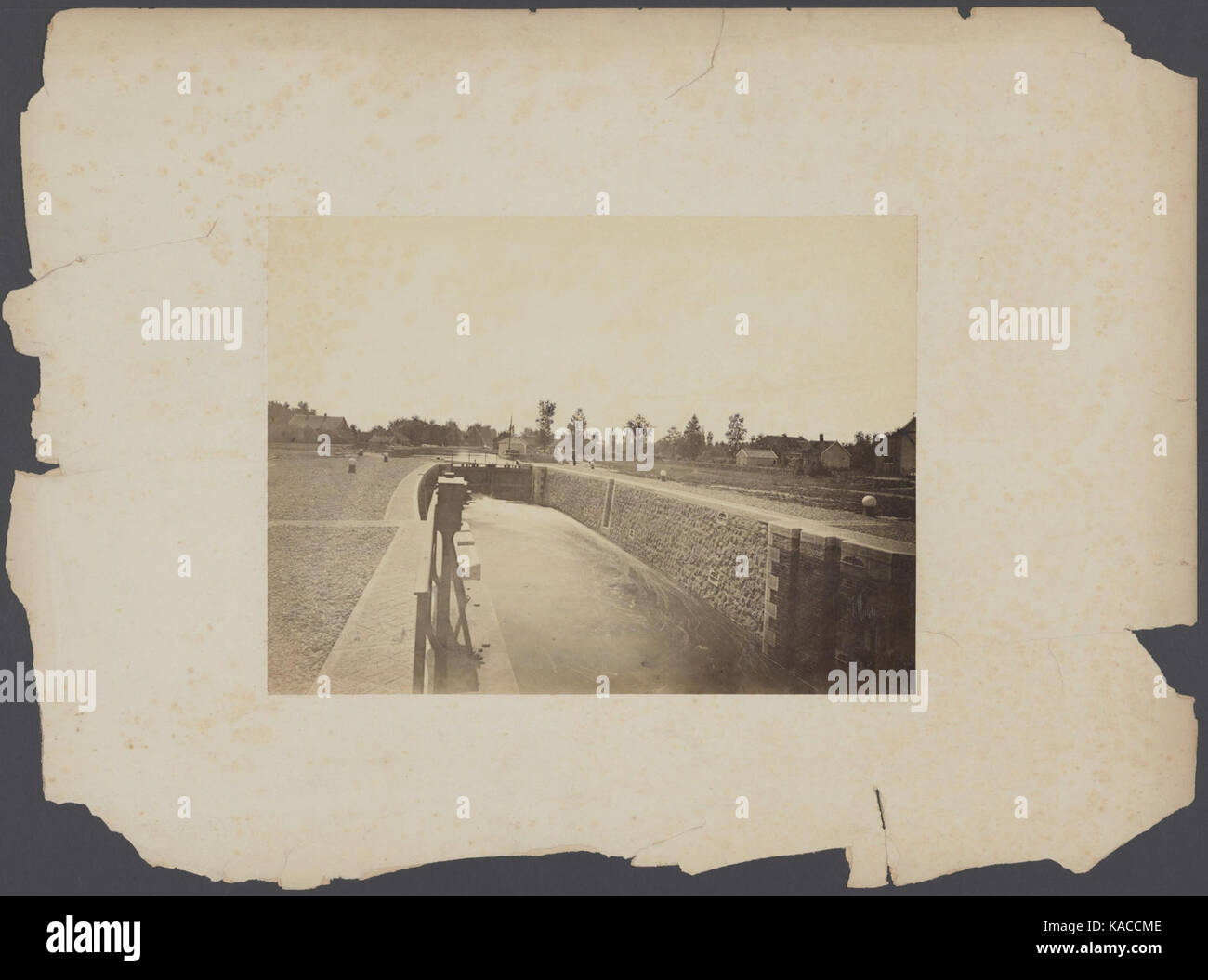 Sluis met sleuven voor schotbalken Stock Photo - Alamy