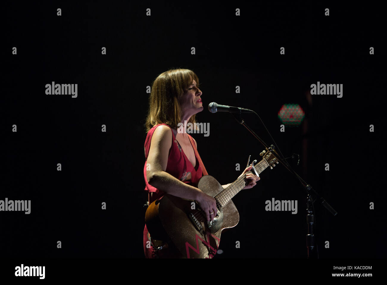 Leslie feist hi-res stock photography and images - Alamy