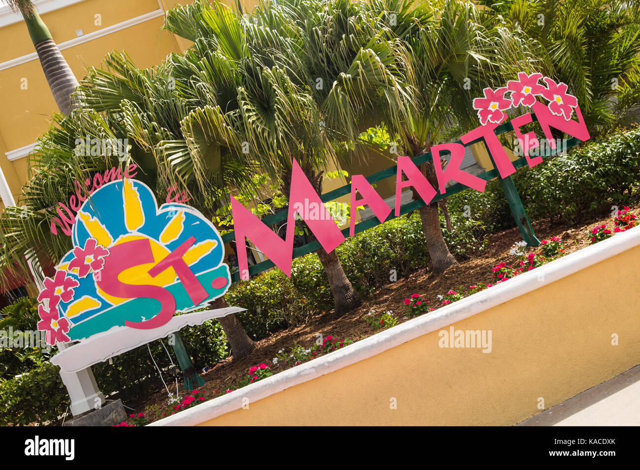 Welcome to St Maarten sign Stock Photo - Alamy